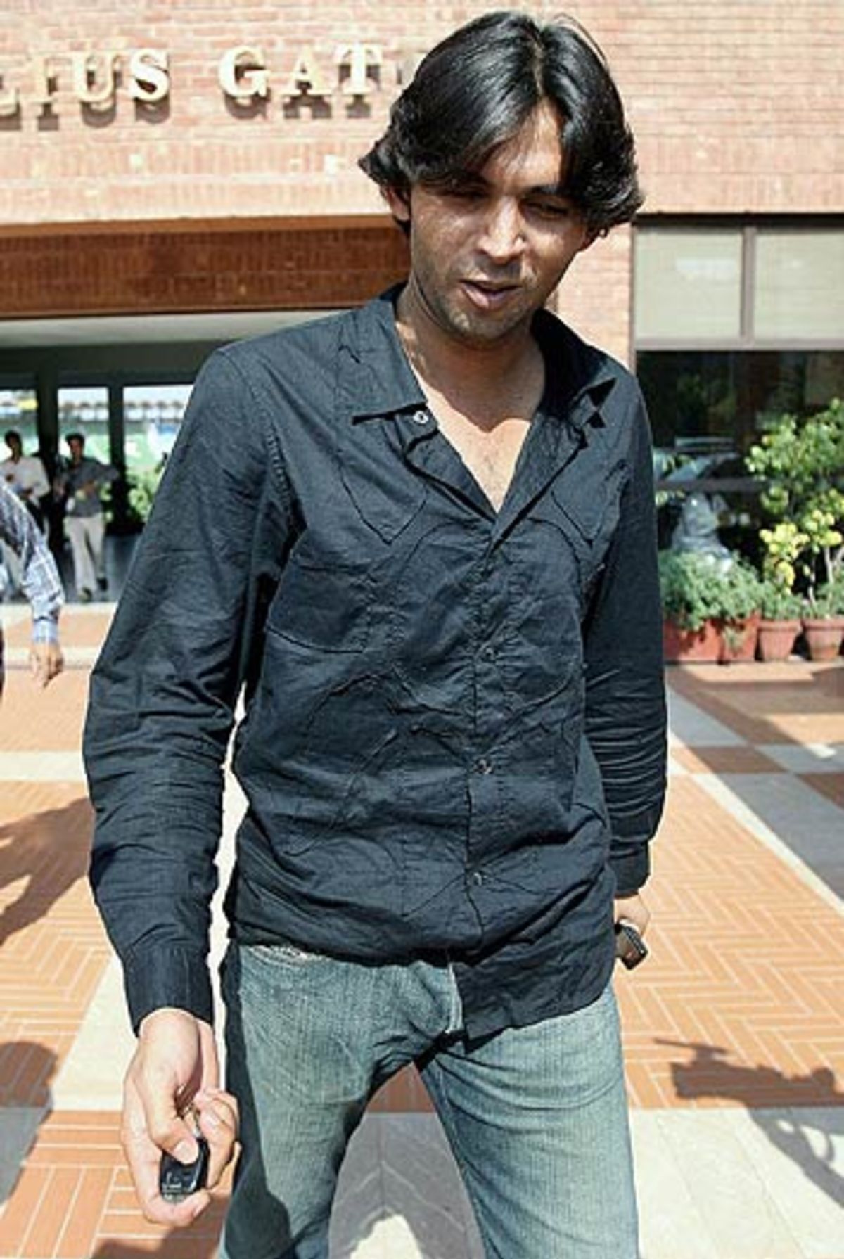 Mohammad Asif leaves the Gaddafi Stadium after the tribunal hearing ...