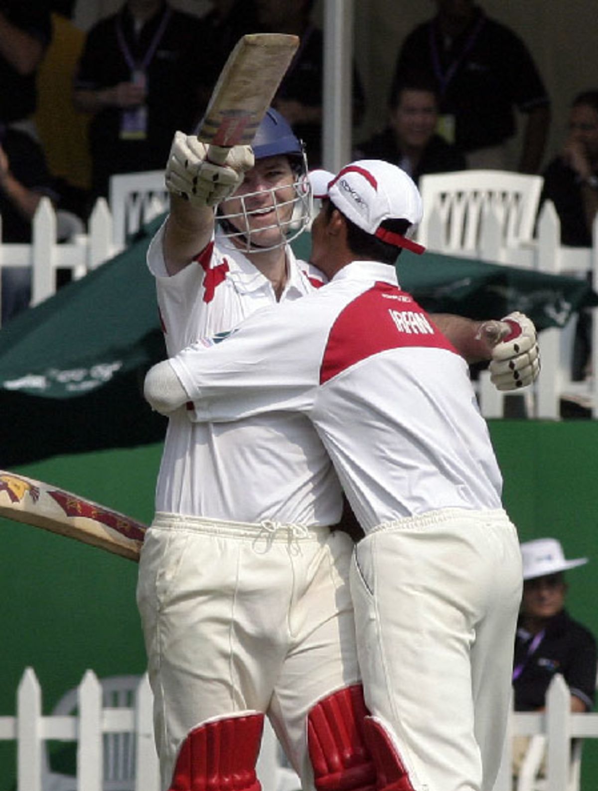 Mark Fuzes salutes to the crowd after hitting the winning runs for Hong ...