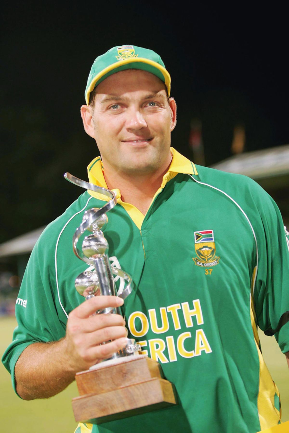 Jacques Kallis poses with the Man-of-the-Match trophy | ESPNcricinfo.com