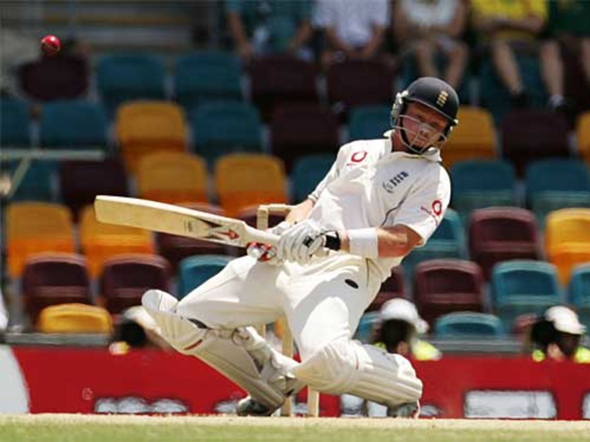 Ian Bell sways as Australia's bowlers attack England | ESPNcricinfo.com