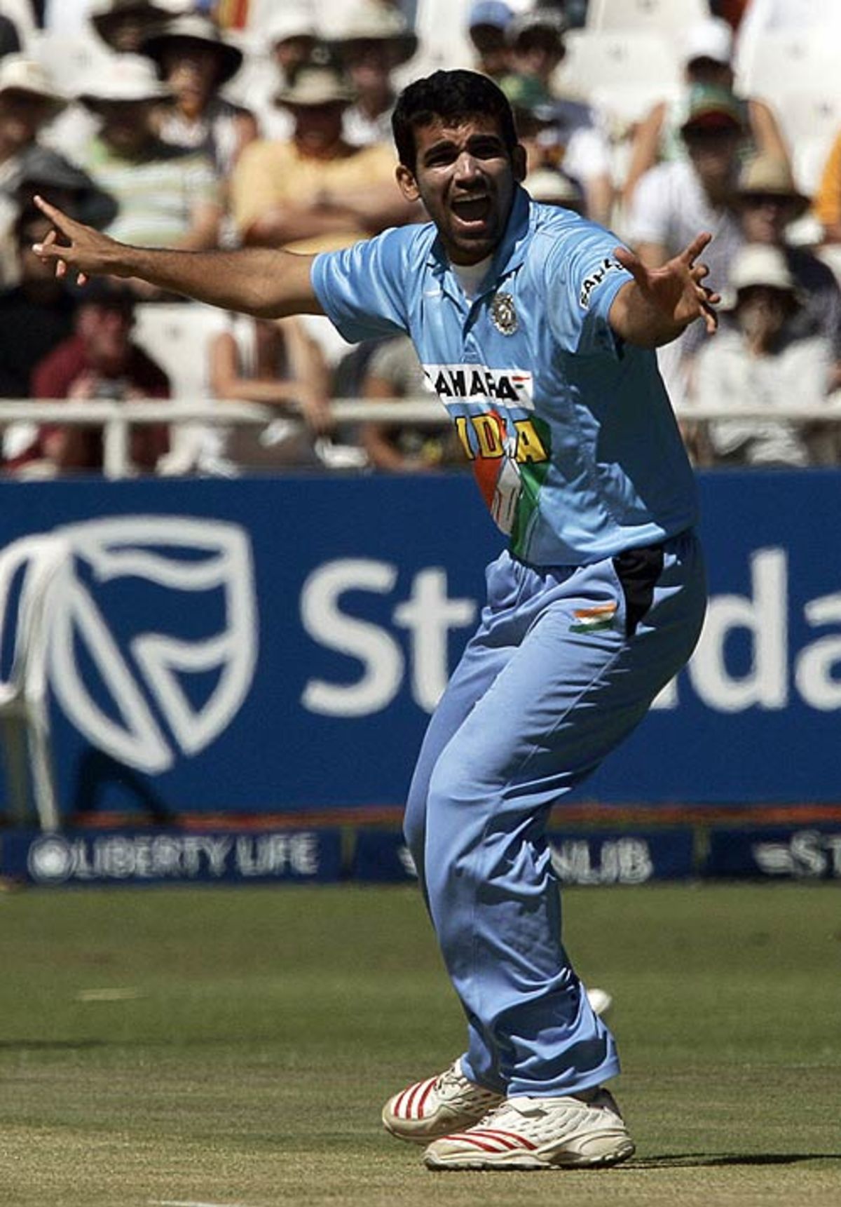 Zaheer Khan made the early inroads into the South African line-up ...