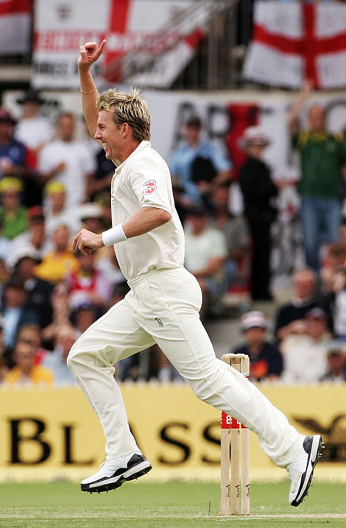 Brett Lee celebrates Kevin Pietersen's wicket...but it's not out ...