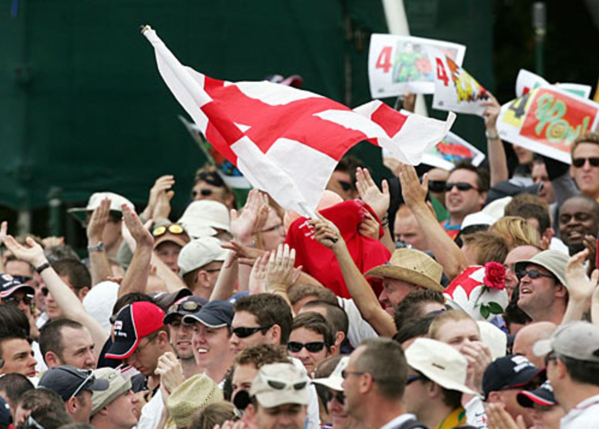 England fans cheer at Adelaide | ESPNcricinfo.com