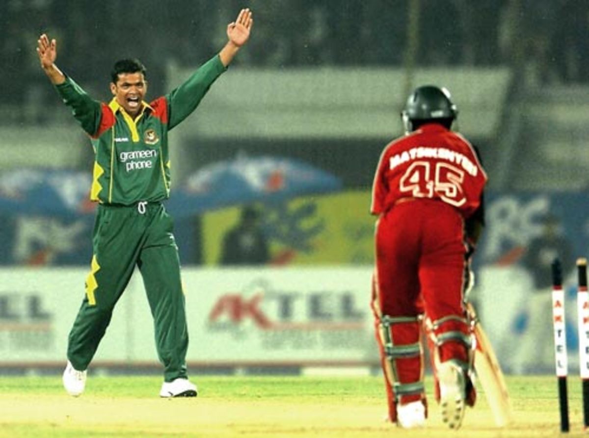 Sean Williams on his way to a battling 68 | ESPNcricinfo.com