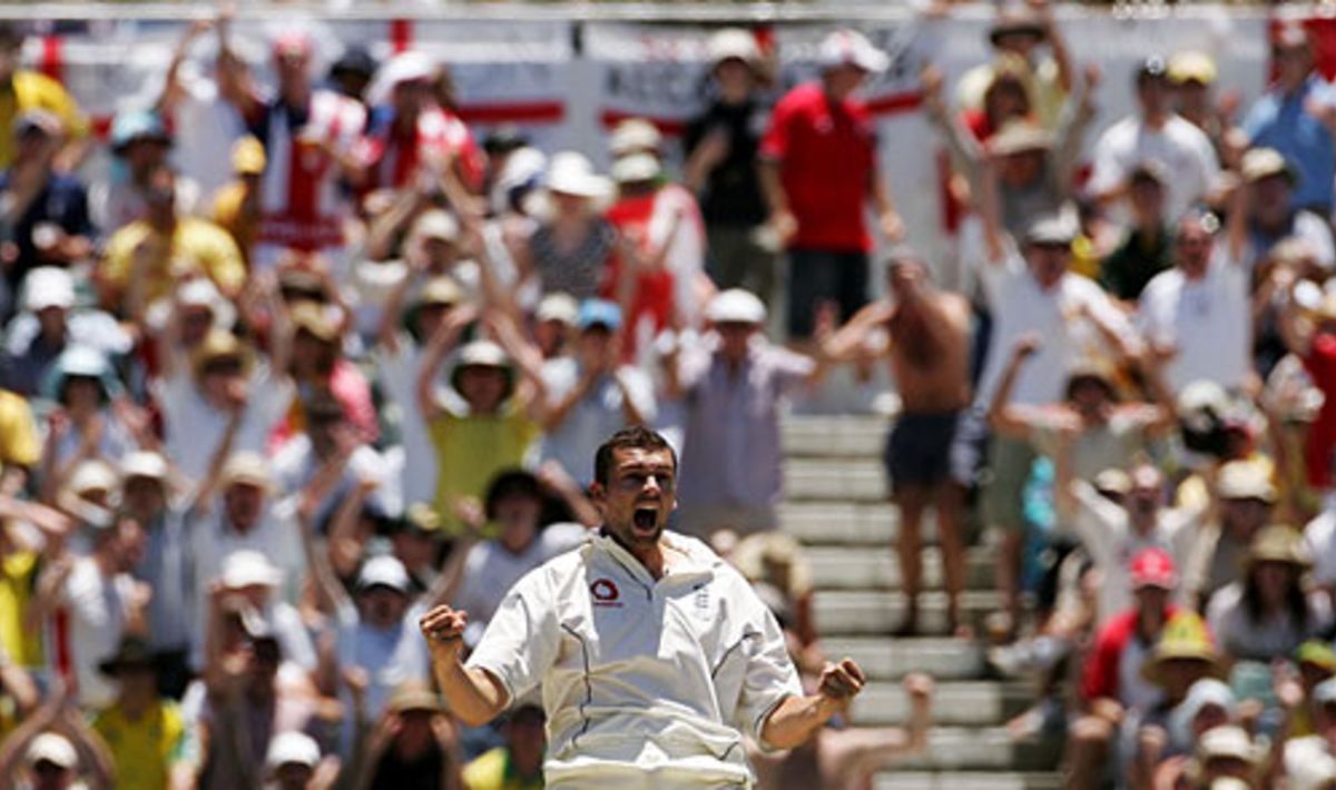 Steve Harmison roars his delight in removing Ricky Ponting cheaply ...