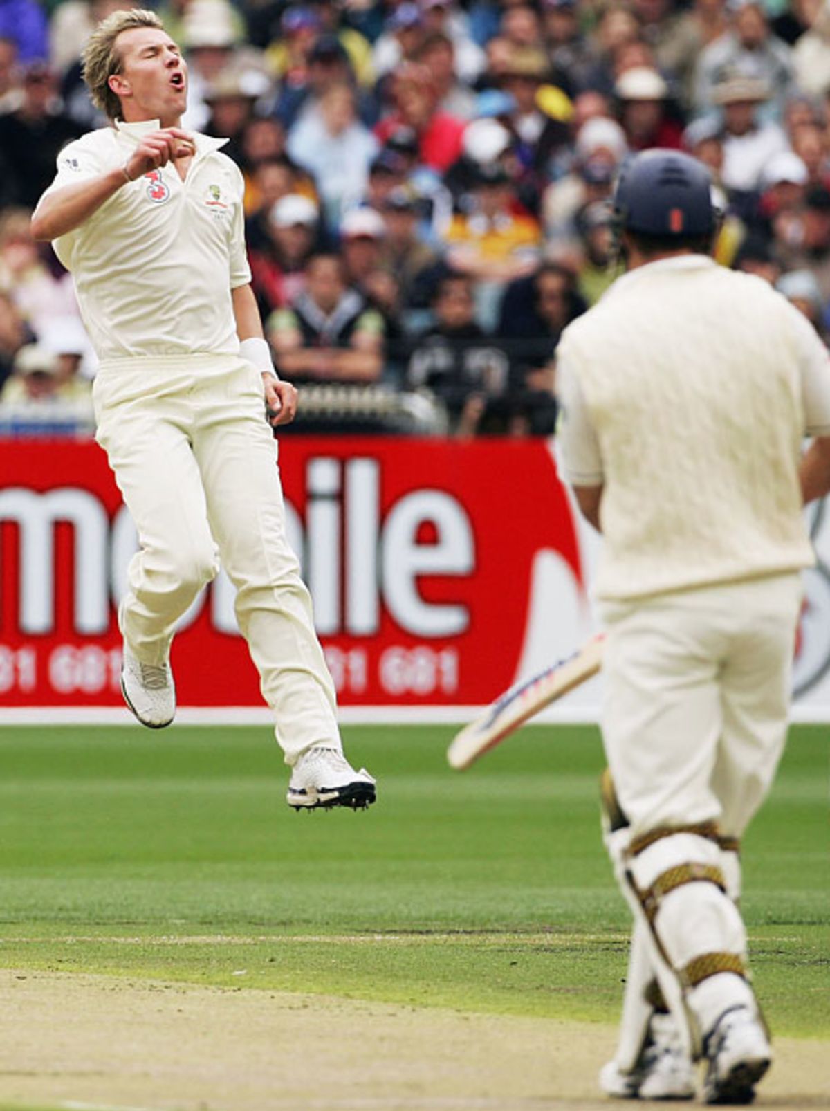 Brett Lee stoops to field off his own bowling | ESPNcricinfo.com