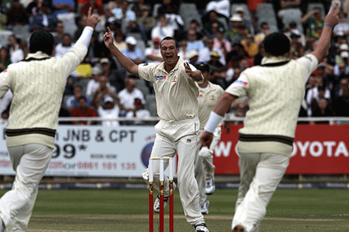 Stuart Clark celebrates his first Test wicket - Graeme Smith ...