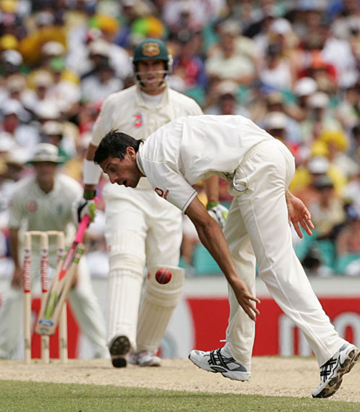 Matthew Hayden drives back past Sajid Mahmood | ESPNcricinfo.com