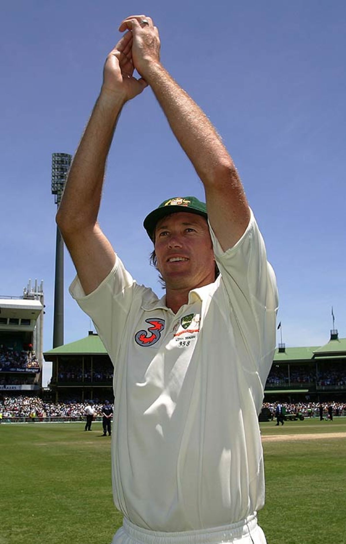 Glenn McGrath salutes the SCG crowd at the end of his final Test ...