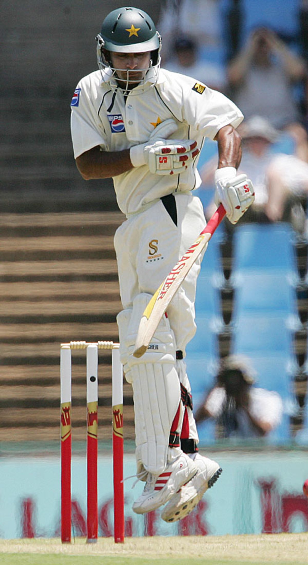 Mohammad Hafeez rides the bounce | ESPNcricinfo.com