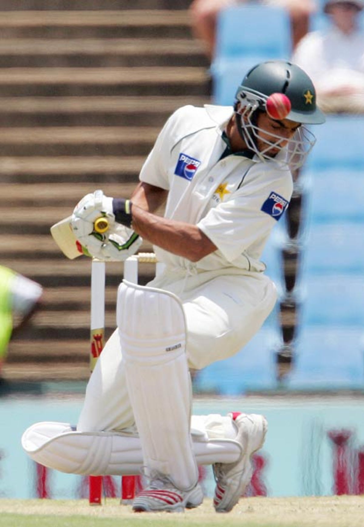 Yasir Hameed evades a bouncer | ESPNcricinfo.com Yasir Hameed evades a bouncer | ESPNcricinfo.com