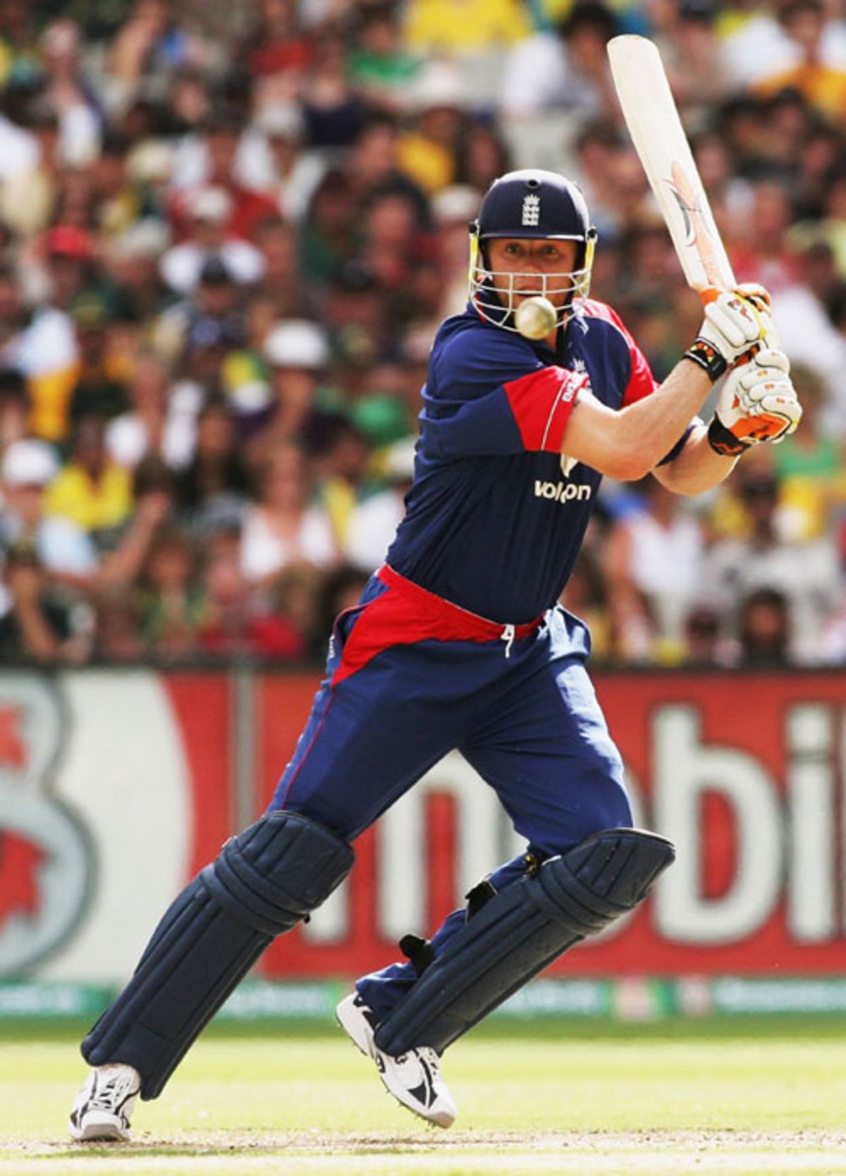 Jamie Dalrymple hooks, misses...but is given out | ESPNcricinfo.com