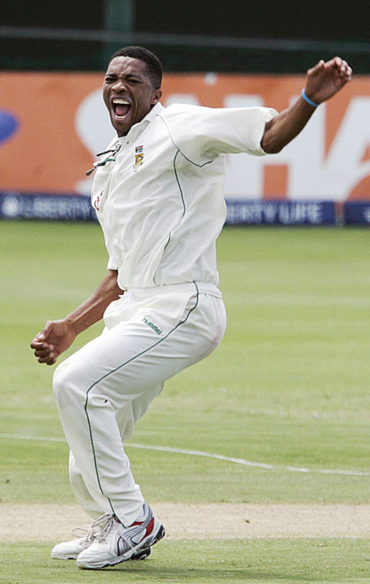 Makhaya Ntini lifts his shirt and celebrates his 300th Test wicket ...