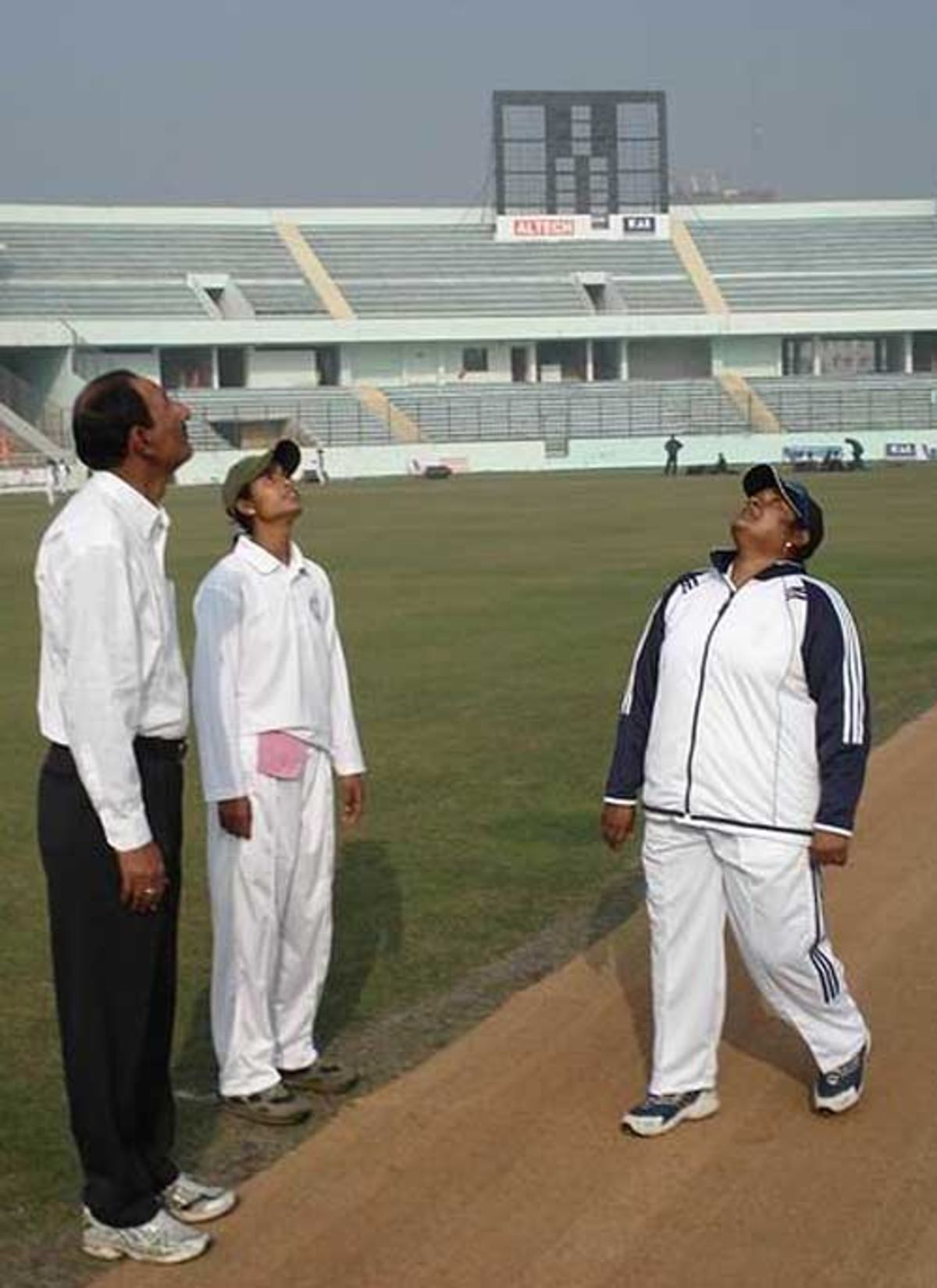 Dhaka captain Tajkia Akhter (right) and her Ansar VDP counterpart ...
