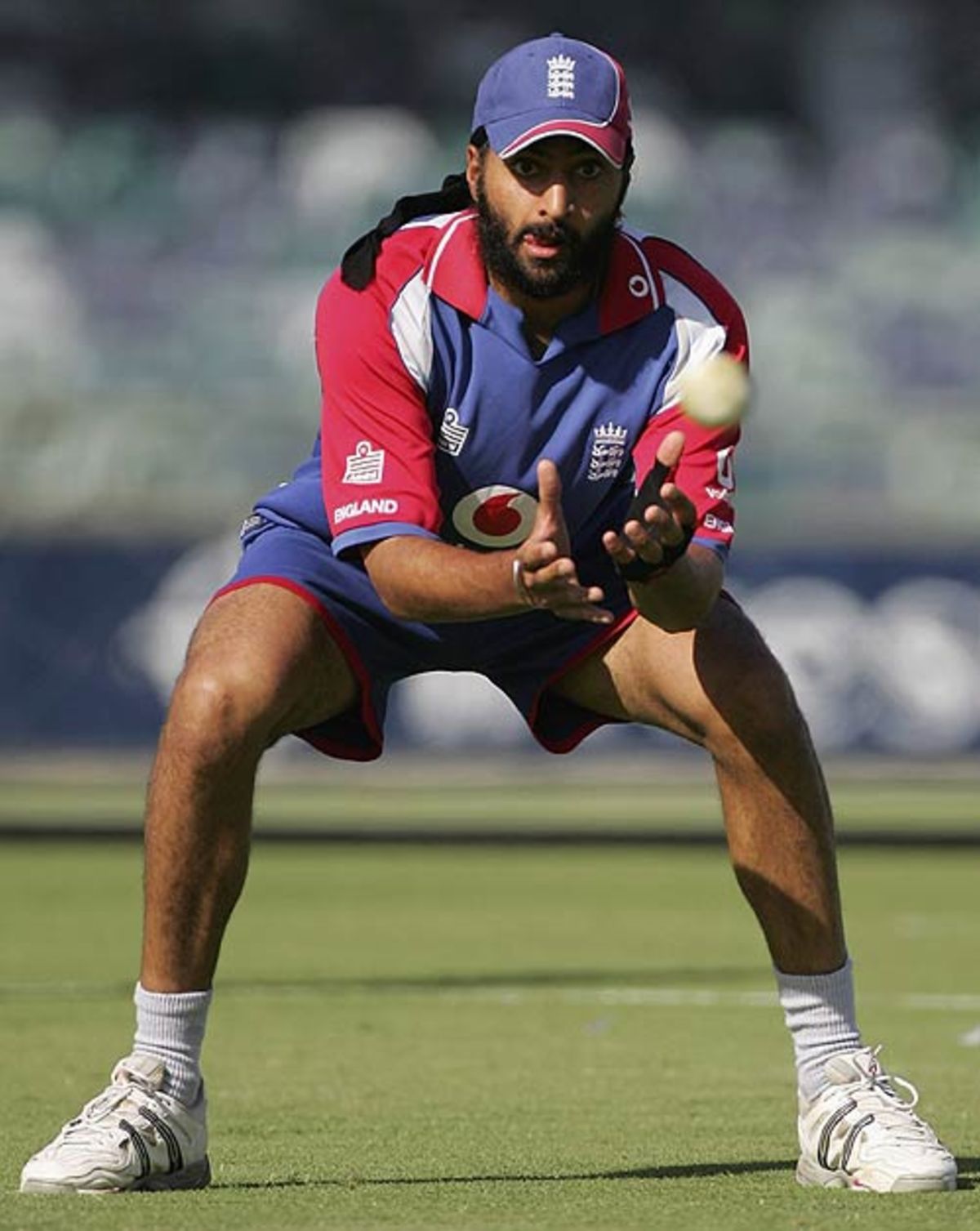 Monty Panesar has a go at some catching pratcice | ESPNcricinfo.com