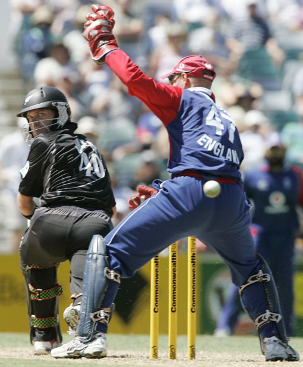 Lou Vincent turns to leg on his way to 76 | ESPNcricinfo.com