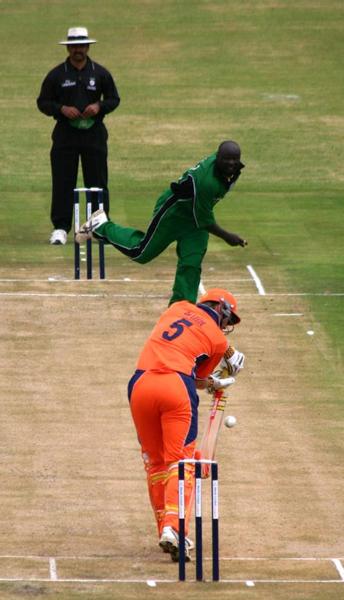Tim de Leede tucks one off his pads | ESPNcricinfo.com