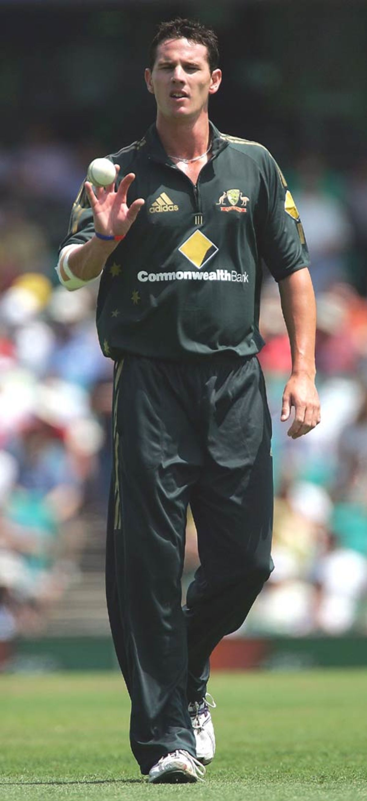 Shaun Tait gets ready to bowl in his first ODI | ESPNcricinfo.com