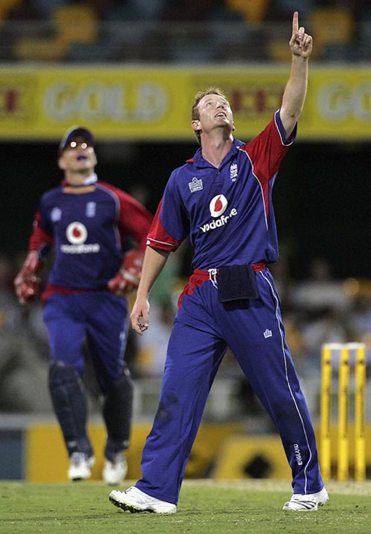 Paul Collingwood celebrates the wicket of Daniel Vettori, as England ...