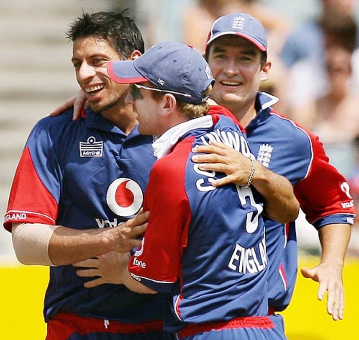 Sajid Mahmood threatens to shy at the stumps | ESPNcricinfo.com