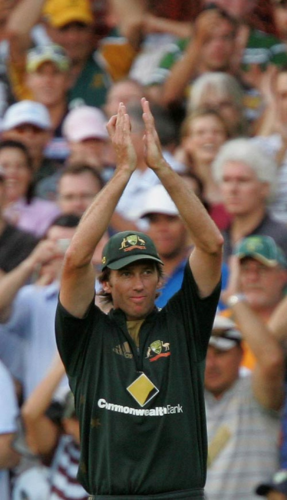 Glenn McGrath farewells the SCG crowd for the last time | ESPNcricinfo.com
