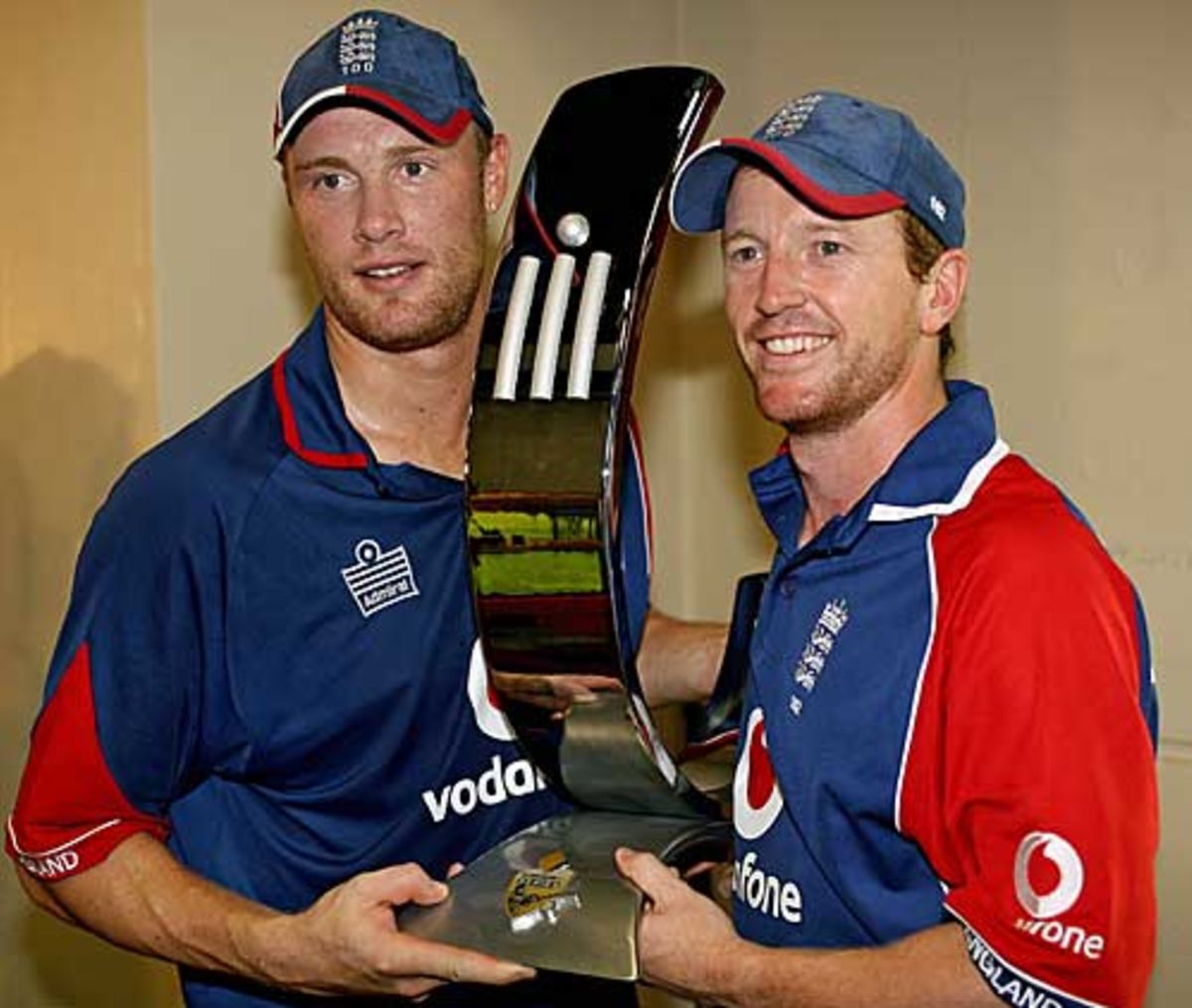 Andrew Flintoff and Paul Collingwood hold the CB Series trophy ...