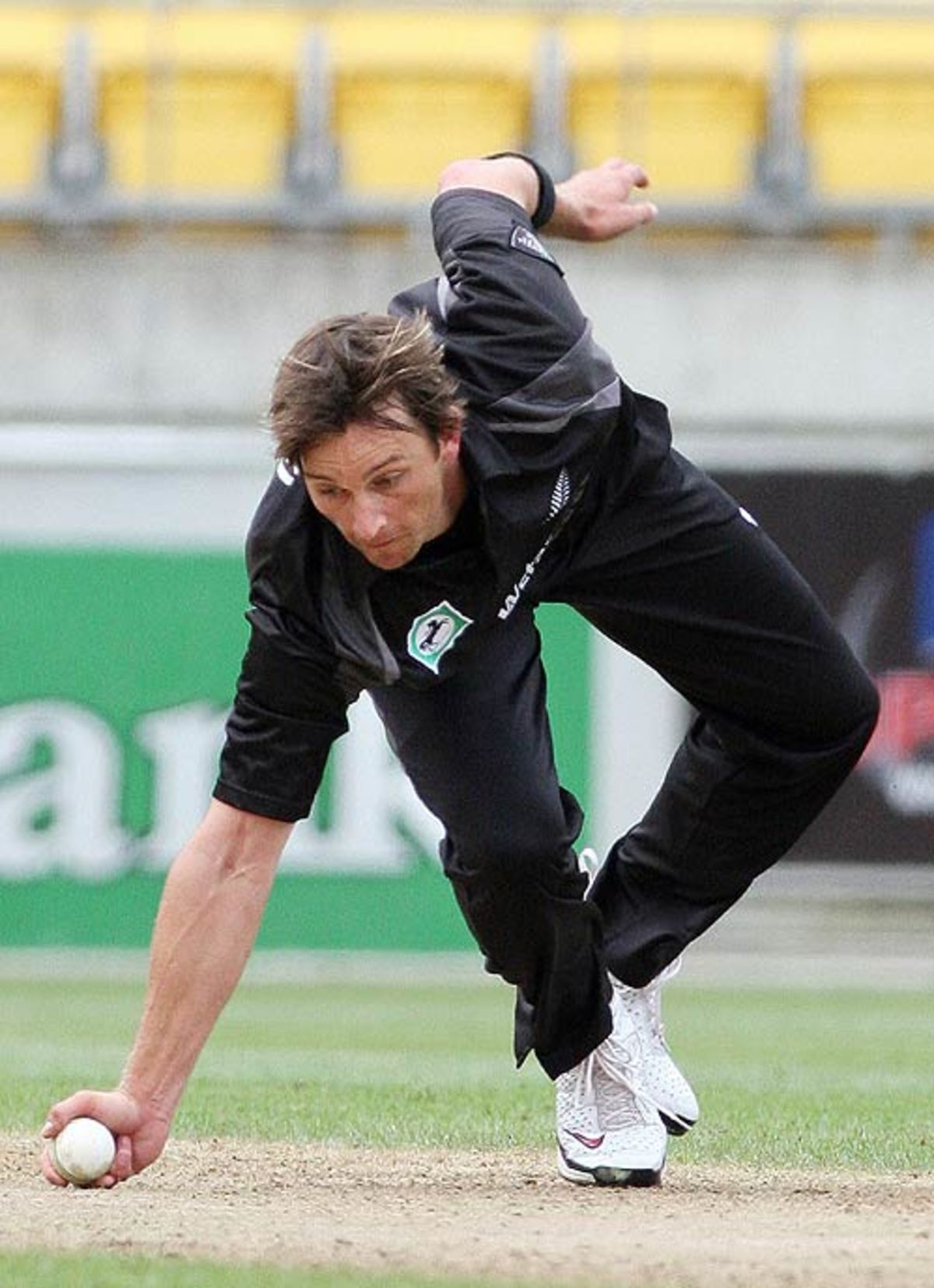 Shane Bond reaches low and takes a stunning return catch to remove ...