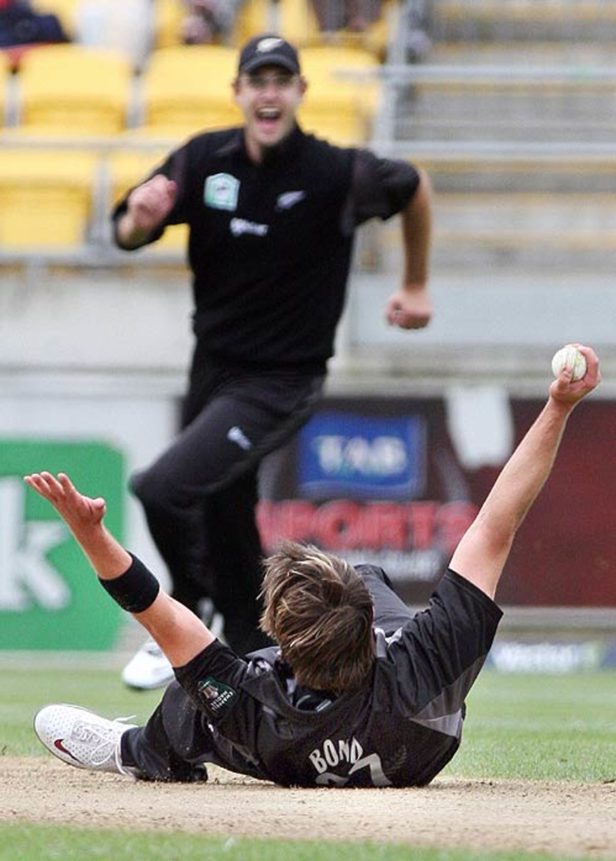 Shane Bond reaches low and takes a stunning return catch to remove ...