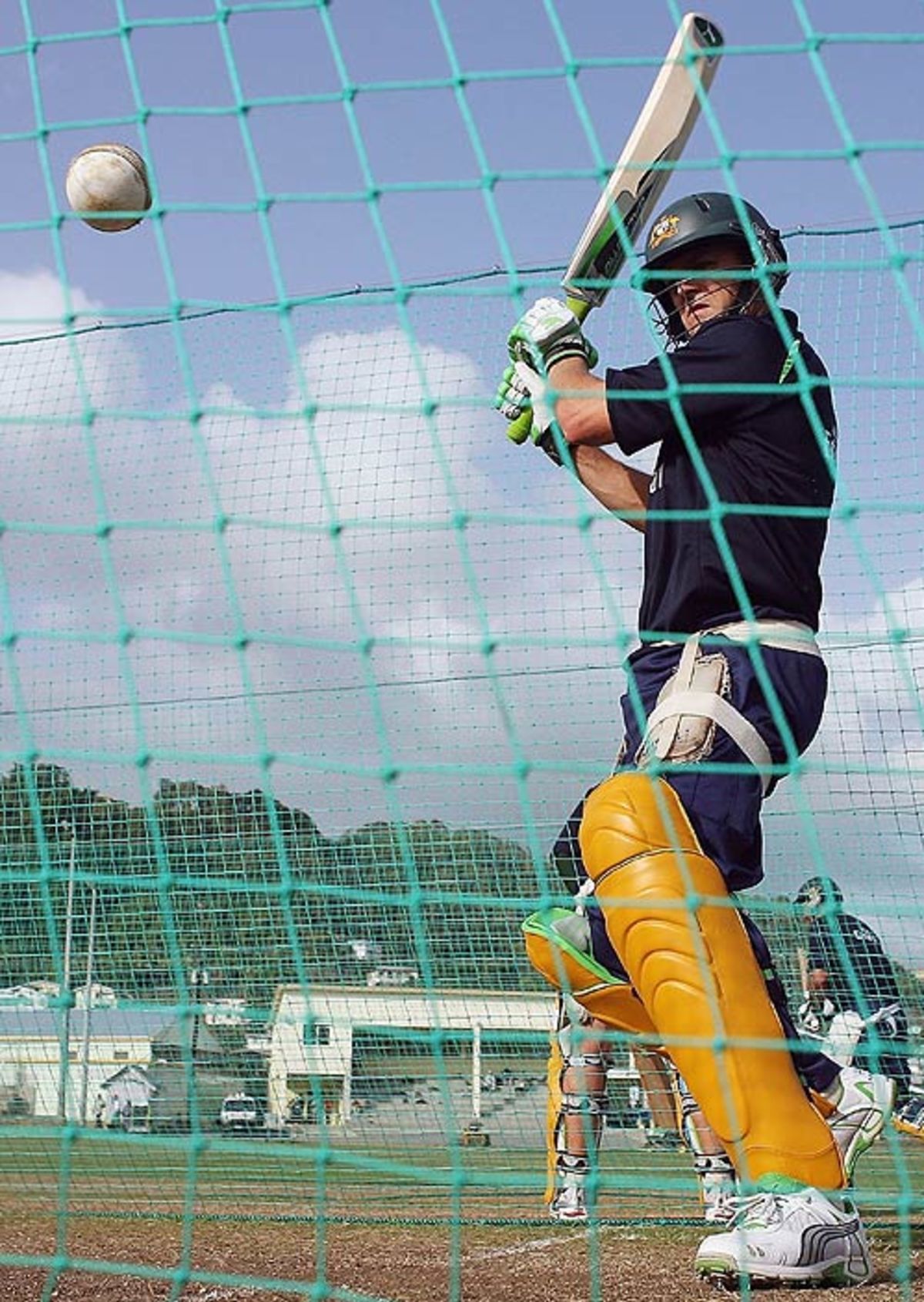 Adam Gilchrist bats in the nets | ESPNcricinfo.com