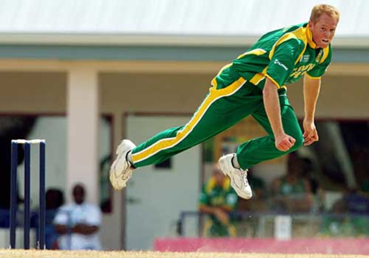 Shaun Pollock lets fly | ESPNcricinfo.com