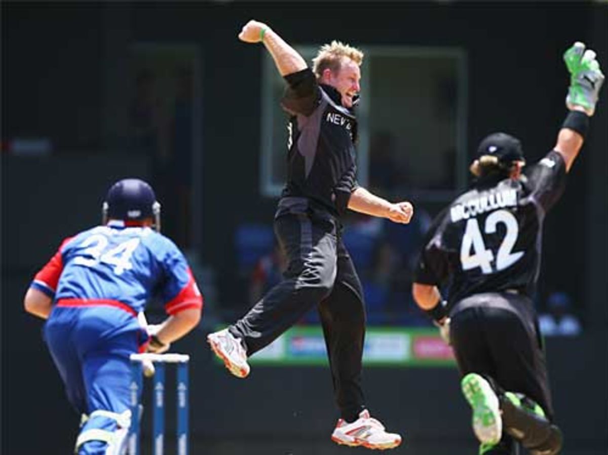 Scott Styris celebrates removing Jamie Dalrymple for 3 as England's ...