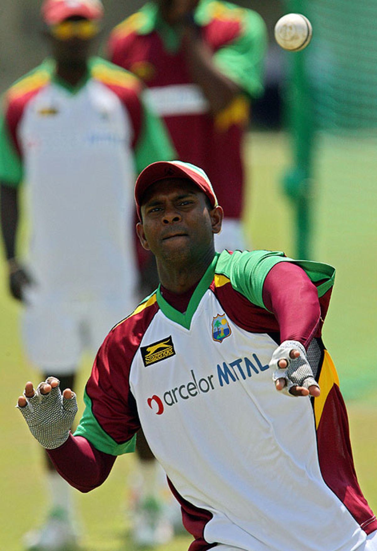 Shivnarine Chanderpaul gets his throw-downs right at the nets ...