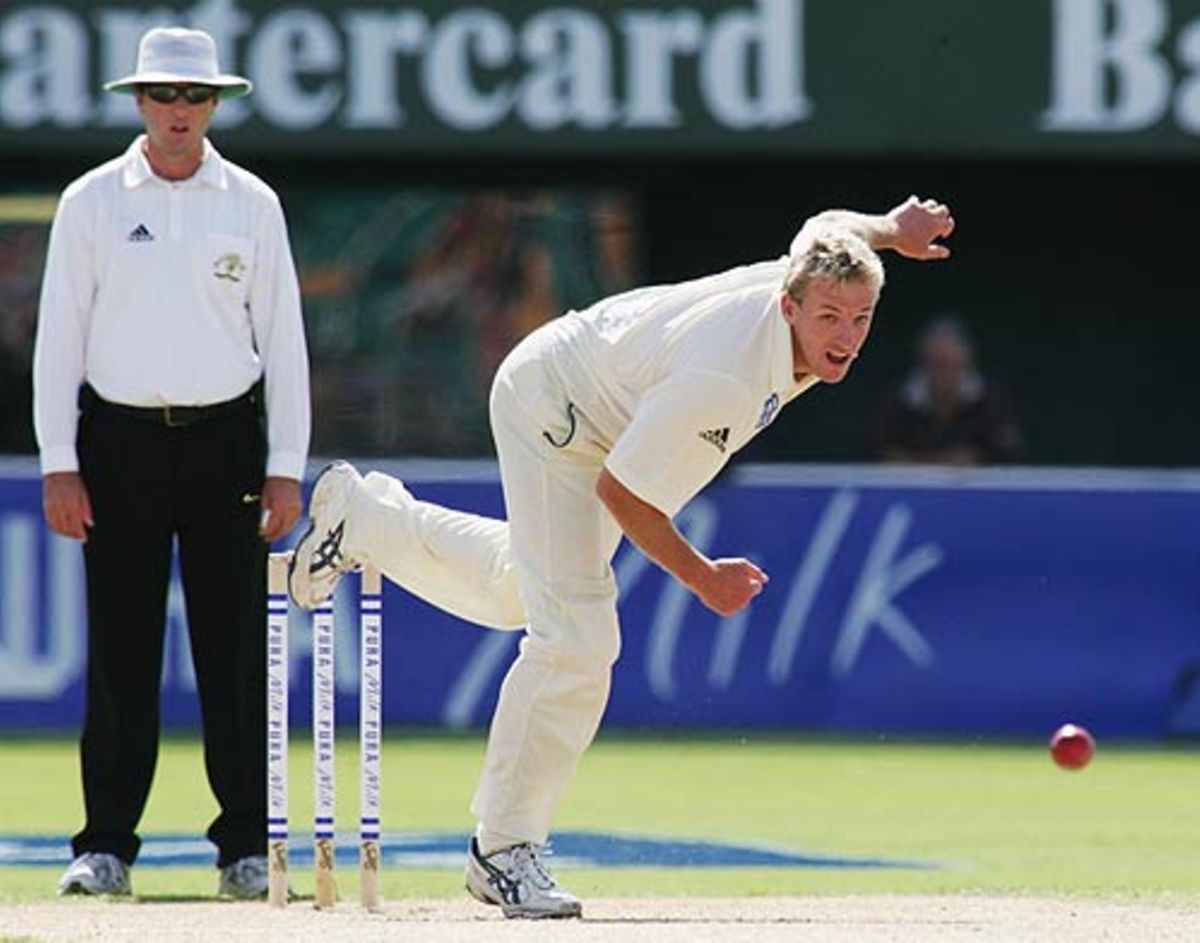 Damien Wright sends down a delivery | ESPNcricinfo.com