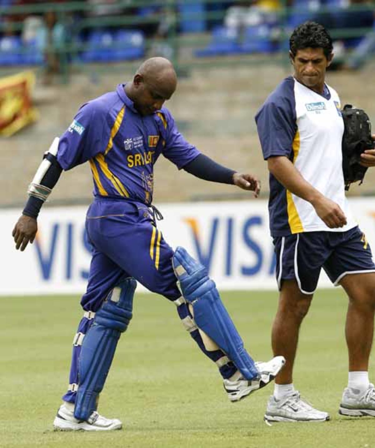 The knee-twist interrupts Sanath Jayasuriya's rampage | ESPNcricinfo.com