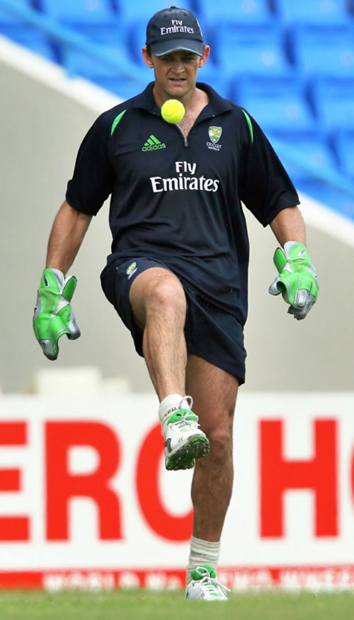 Adam Gilchrist plays keepy-uppy with a tennis ball | ESPNcricinfo.com