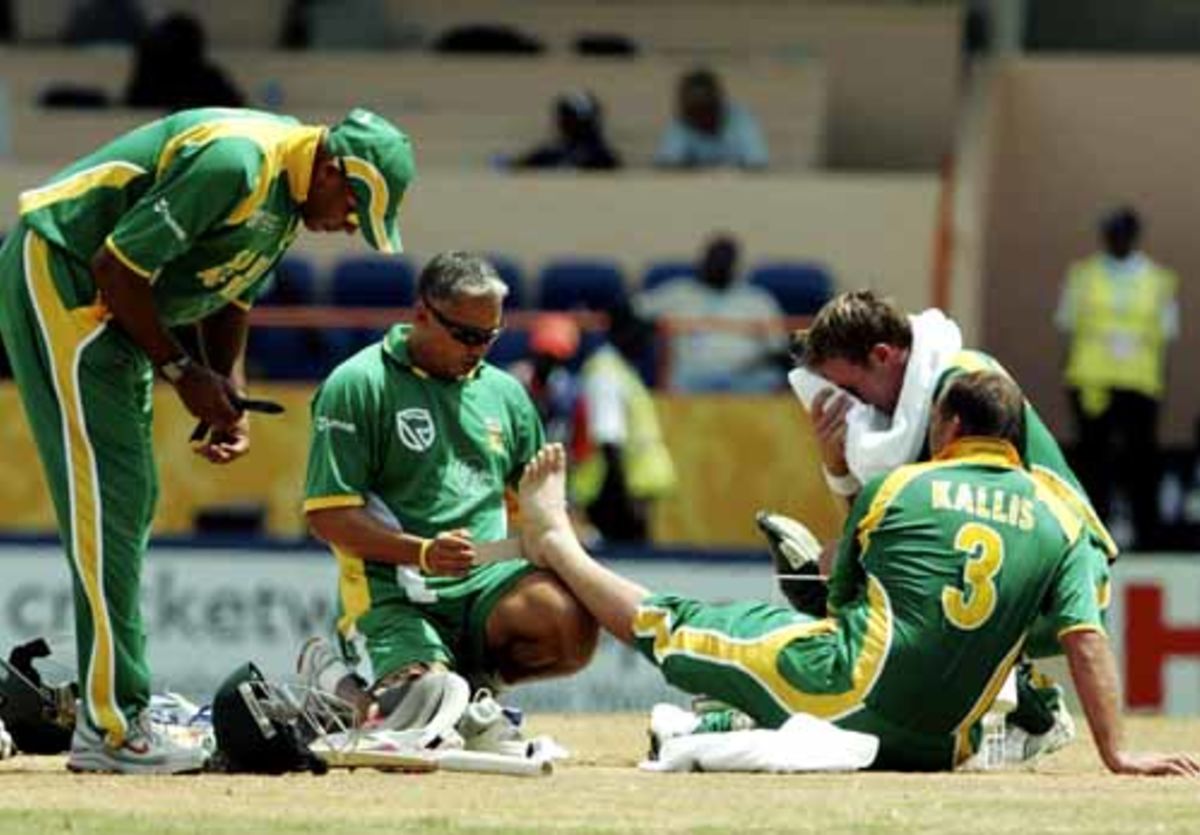 Jacques Kallis receives treament after twisting his ankle ...