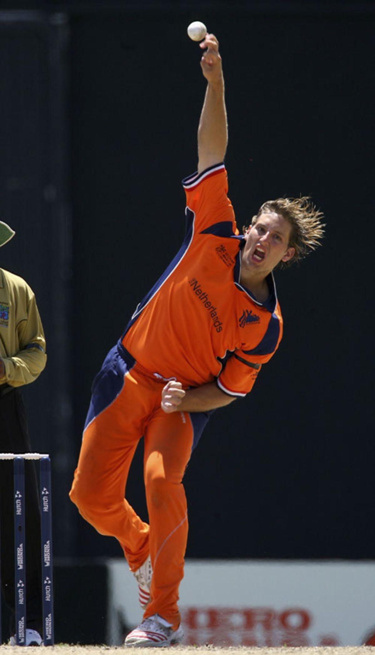 Daan van Bunge in his delivery stride | ESPNcricinfo.com