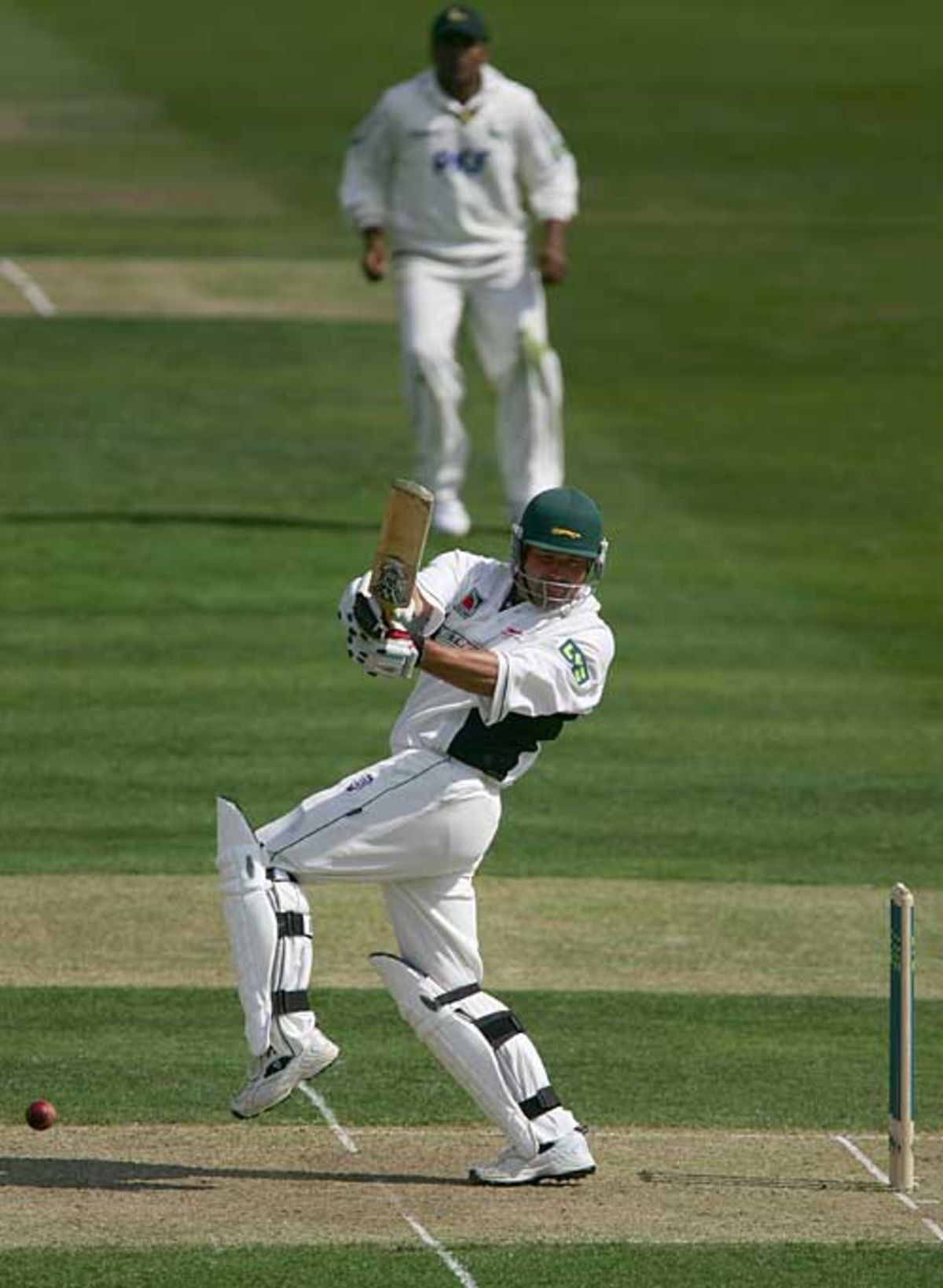 Darren Robinson pulls during Leicestershire's century opening stand ...