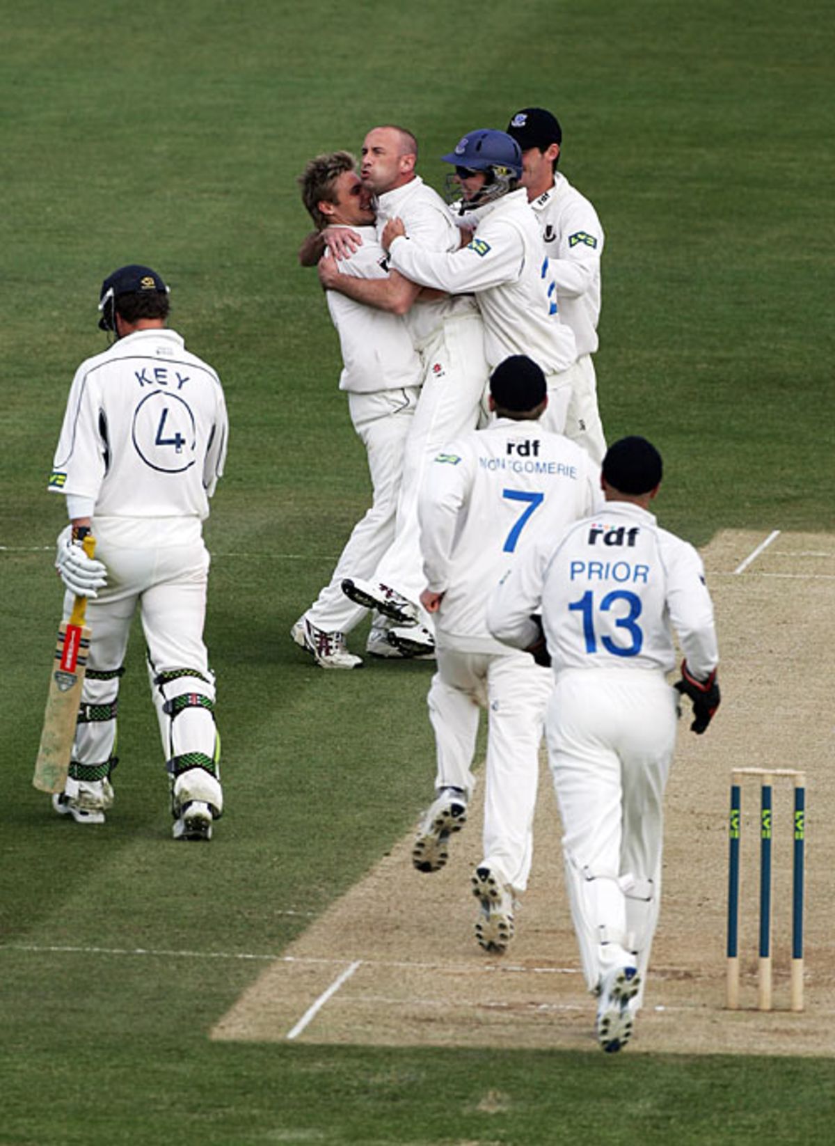 Graeme Swann glides a four to the boundary | ESPNcricinfo.com