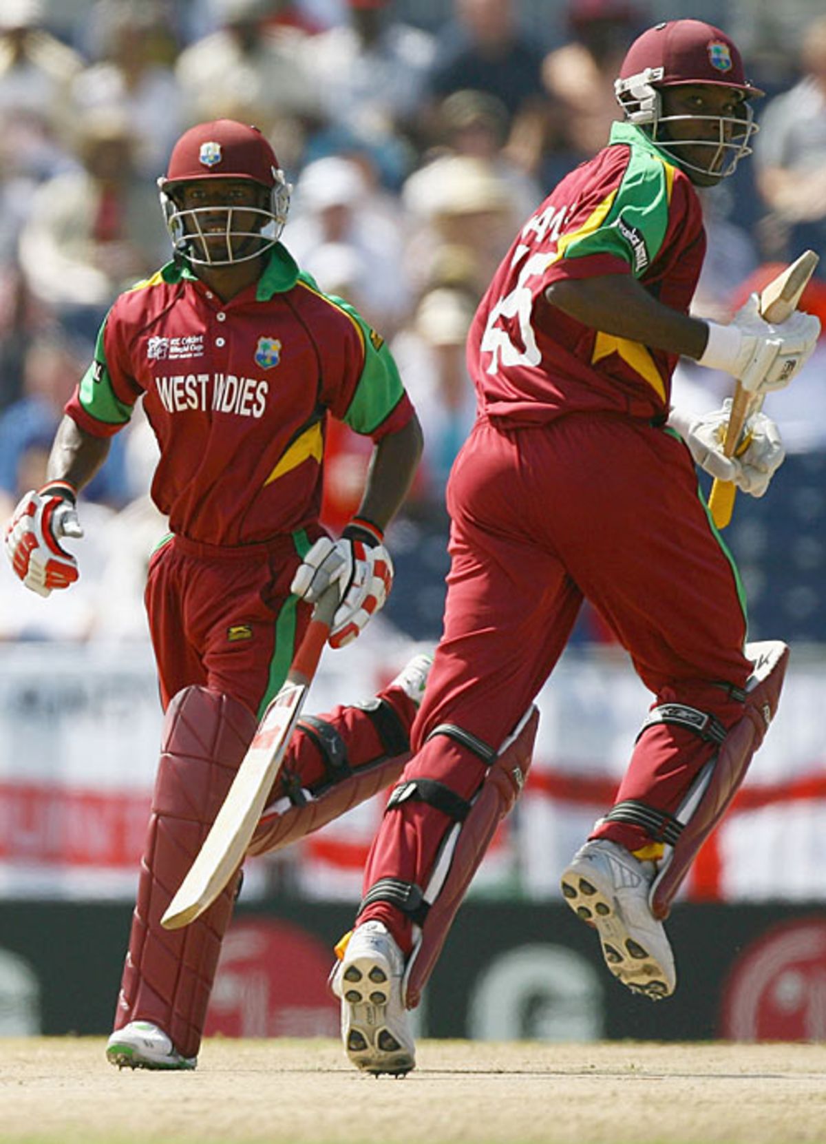 Devon Smith and Chris Gayle scamper through for another single ...