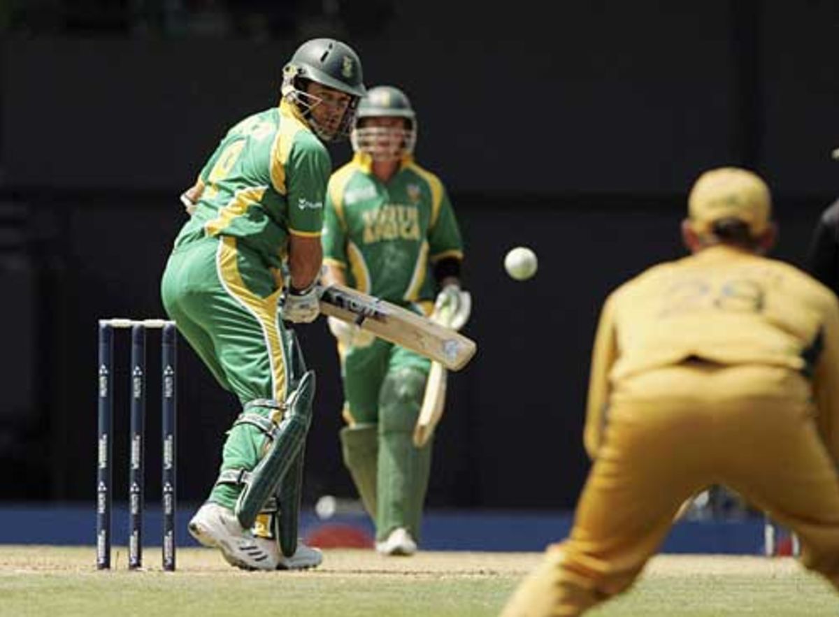 Herschelle Gibbs glances one fine as he tries to rebuild | ESPNcricinfo.com