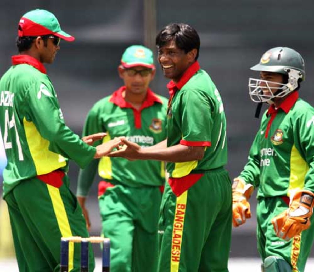 Gautam Gambhir uses his feet and lofts over the infield | ESPNcricinfo.com