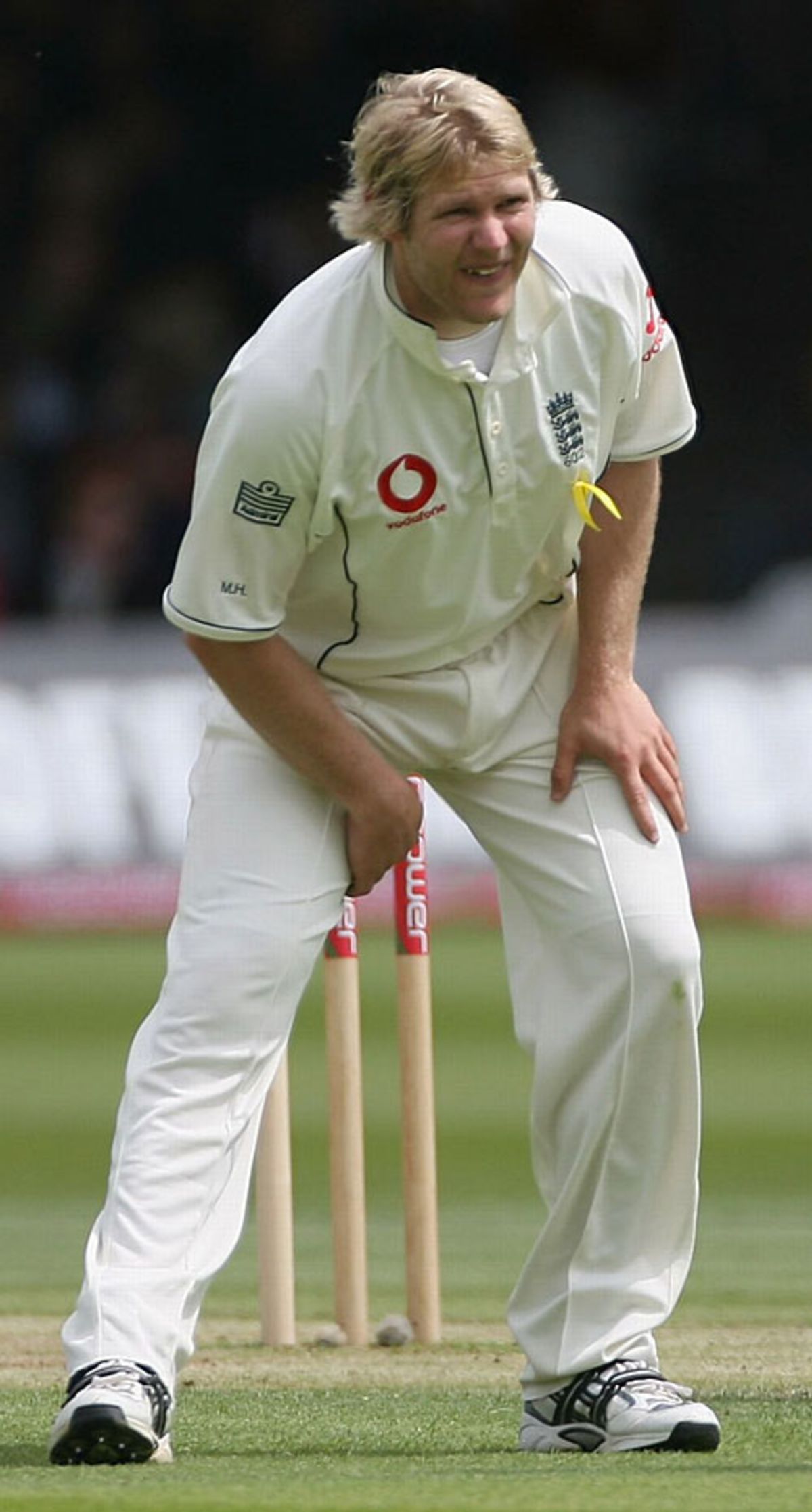 Matthew Hoggard pulls up in his 11th over | ESPNcricinfo.com
