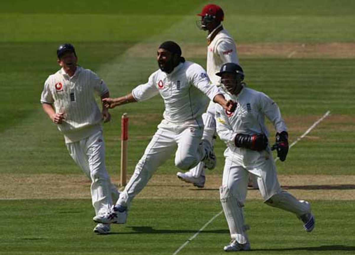 Monty Panesar traps Ramnaresh Sarwan lbw | ESPNcricinfo.com