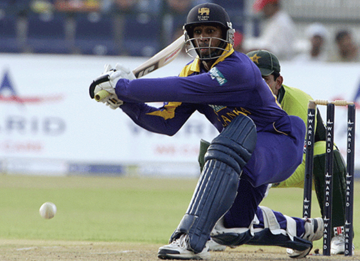 Chamara Silva prepares to sweep | ESPNcricinfo.com