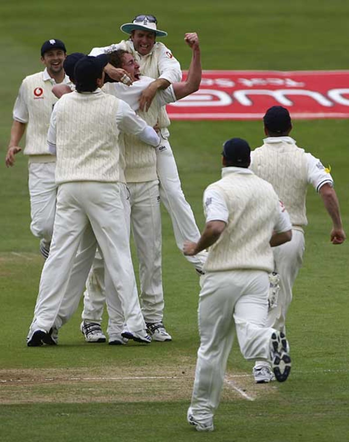 Ryan Sidebottom is mobbed after removing Chris Gayle | ESPNcricinfo.com