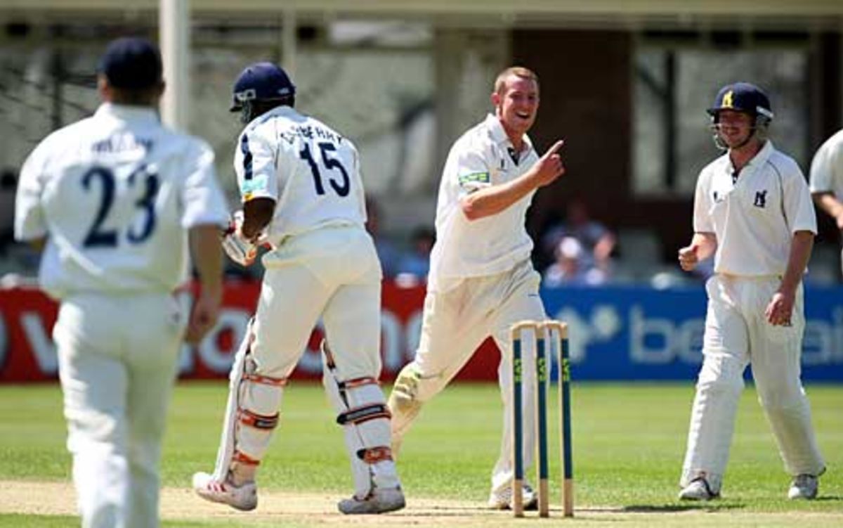 Dale Steyn removes Michael Lumb as Warwickshire press for victory ...
