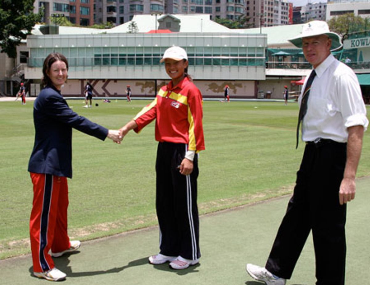 Hong Kong's Neisha Pratt and China's Mei Chun Hua with umpire Kevin Bishop at the toss of the ...