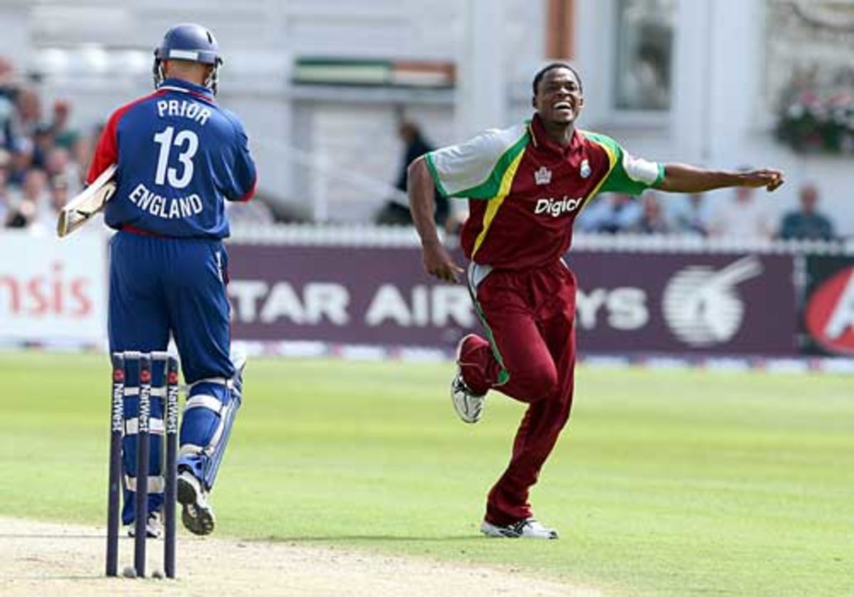 Daren Powell screams in delight after removing Matt Prior ...