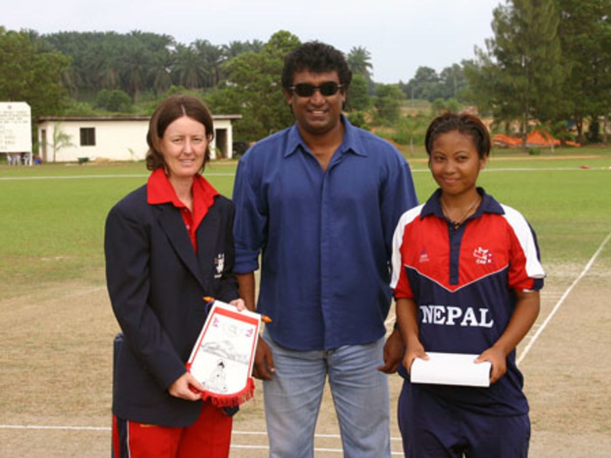 Hong Kong's Neisha Pratt and Nepal's Nary Thapa pose with Rumesh ...